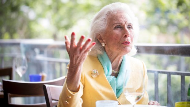 Melbourne CBD: Can someone help out Lady Potter?