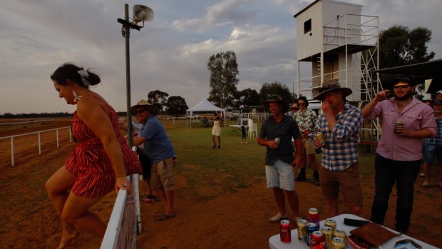 Pooncarie celebrates local race day despite drought