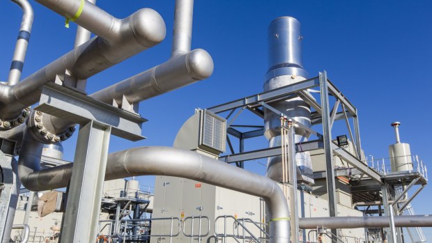 Federal government backs new gas power projects in Qld, Vic