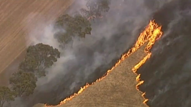 Victoria fires LIVE: CFA issues emergency warnings for Ballarat region ...