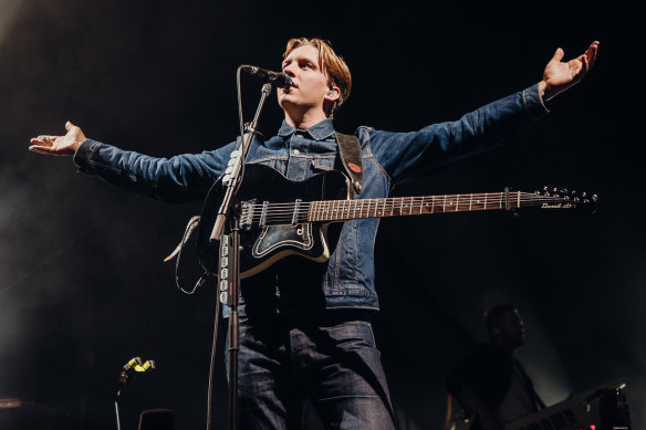 George Ezra review: Budapest star serenades Sydney