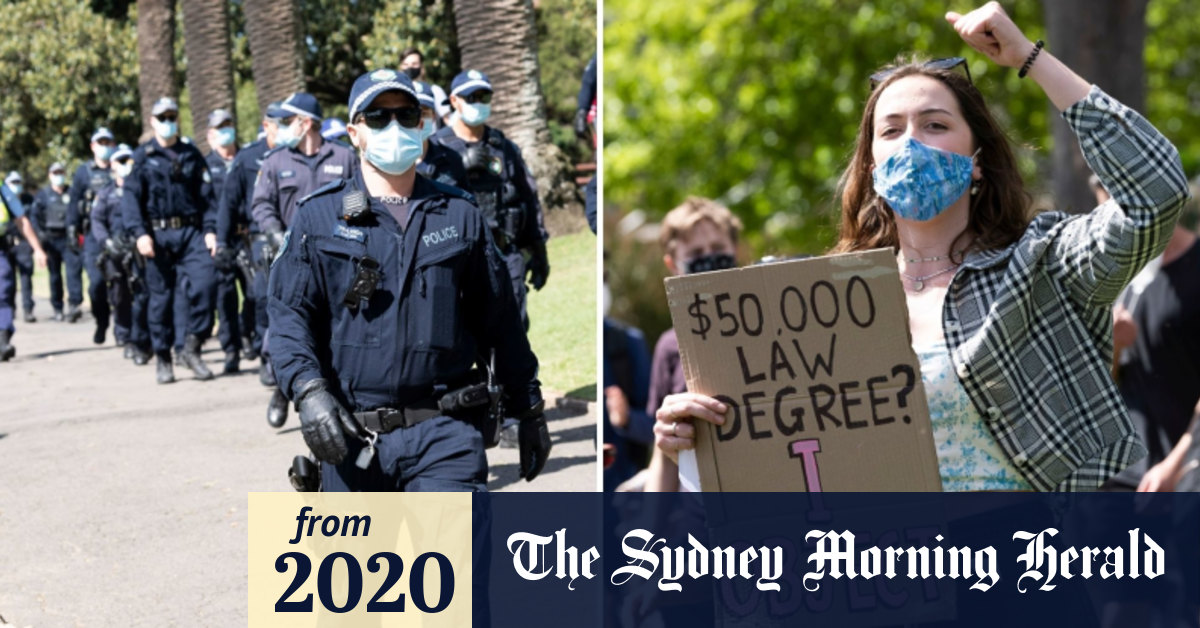 Riot squad, mounted police chase protesting Sydney University students