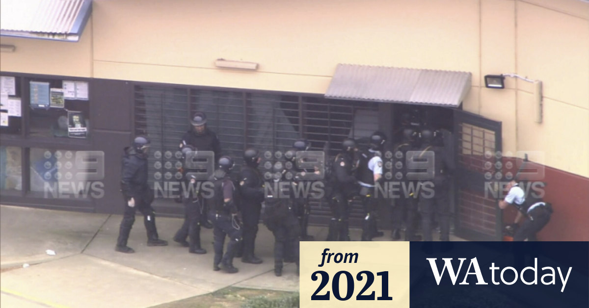 Stand-off at Acacia Prison: officers storm prisoners barricaded in room