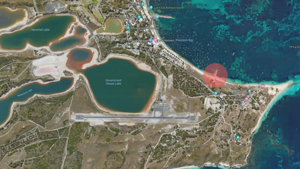 Collapsed Rottnest jetty due for rebuild over 'structural integrity'