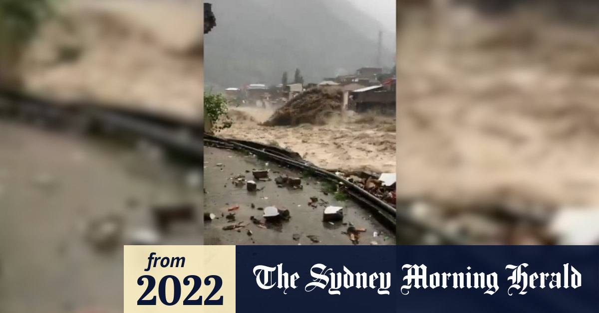 Pakistan floods leave over 1000 dead; hundreds of thousands homeless