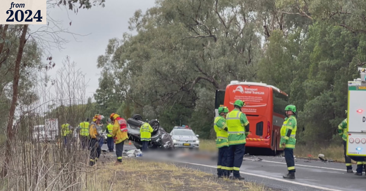 Dubbo bus crash: Man dead after car collides with bus