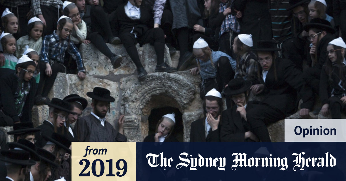 The modern Jewish family: A Passover ceremony with customised customs