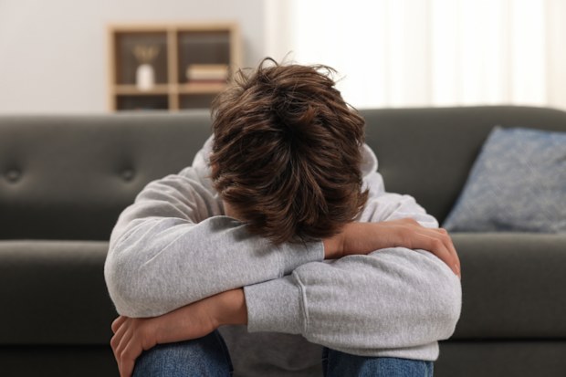 Parental screen time can damage children’s mental health, study finds ...