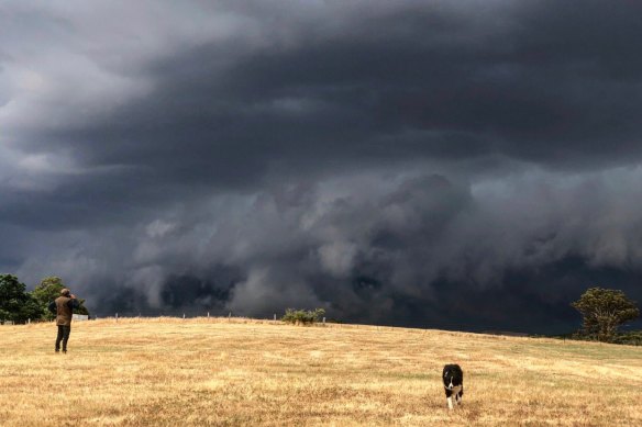 Victoria weather: Parts of state brace for hail, flash flooding amid ...