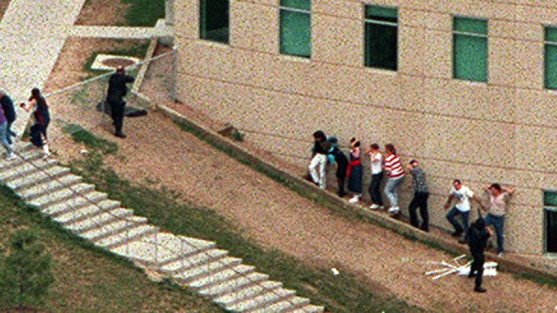 Students kept inside at Columbine school following threat