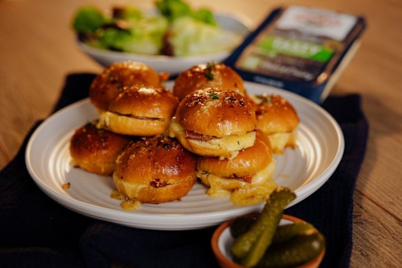 The bold new way to serve aged cheddar involves honey and heat