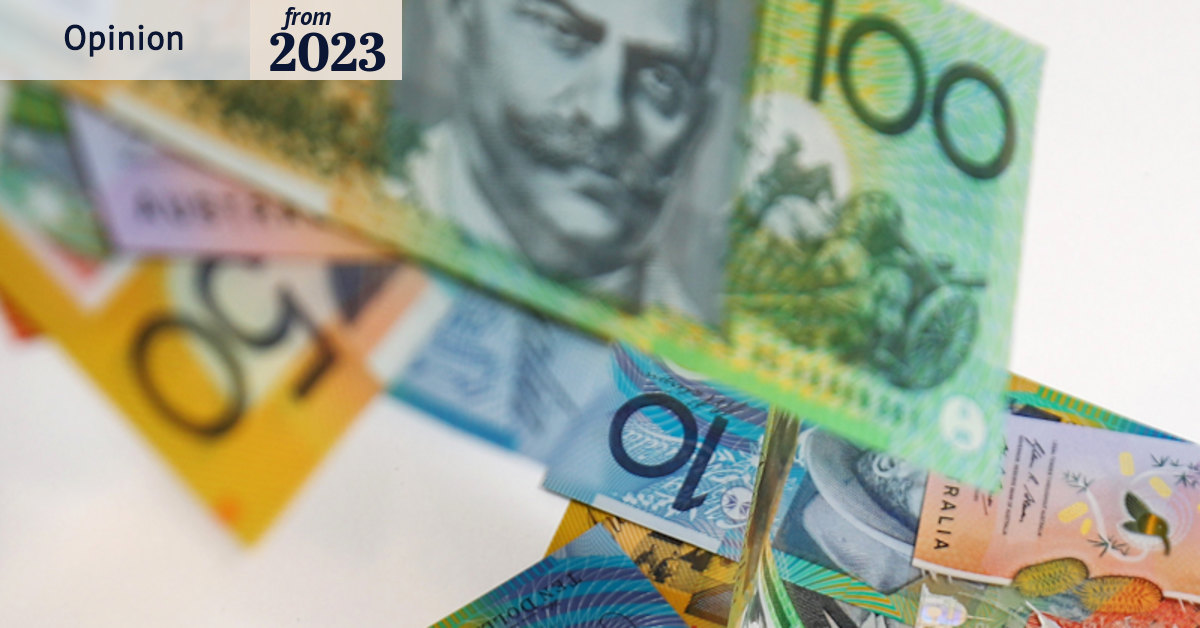 Money advice: The Australian dollar is falling, should I switch my super?