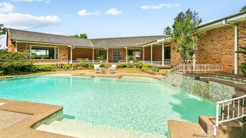 Exclusive Brethren family smash Epping record buying $7.5 million house