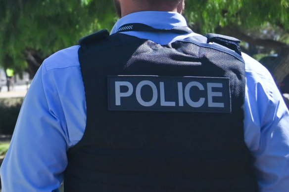 Bikie gang chased by WA Police through south Perth suburb