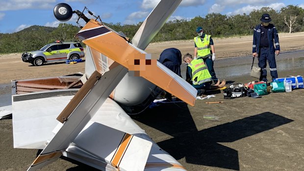 Passenger killed, pilot injured in plane crash on Queensland beach