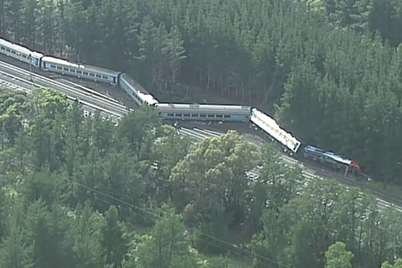 Wallan trail derailment 2020: Wife of driver John Kennedy last to be ...