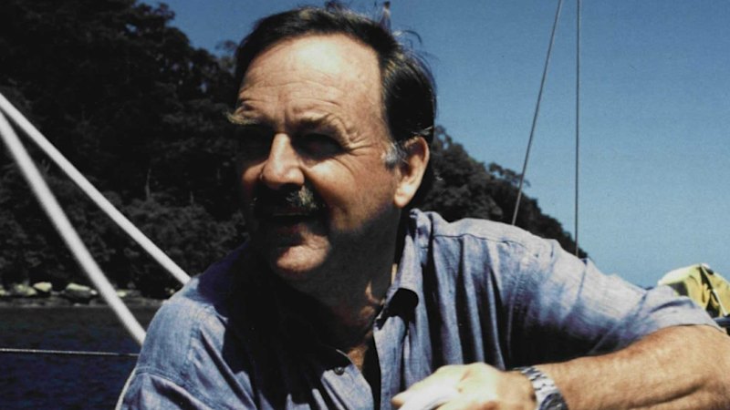Working-class clean-up man Ian Kiernan farewelled by 400 old mates