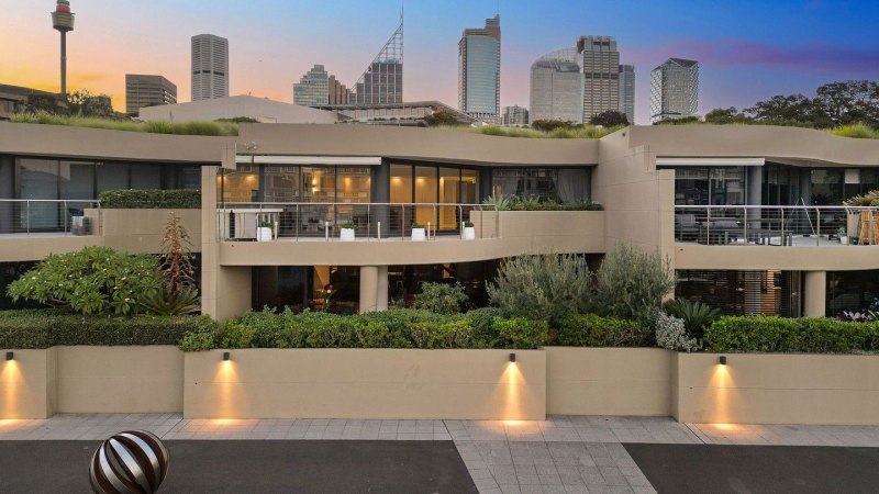 Barrister’s Woolloomooloo harbourside home sells for $6.5m at auction