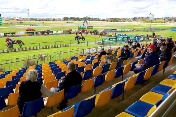 Crowds return to the Warrnambool races as Victoria emerges from ...