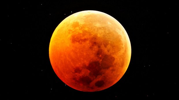Blood moon: Perth in for space spectacle with front-row tickets to ...