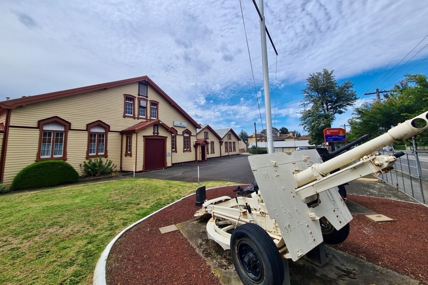 Defence to sell land in Sydney, Melbourne, Brisbane to raise $1.8 billion