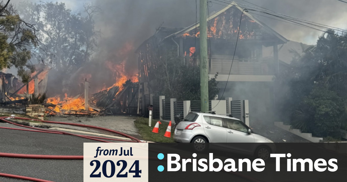 Fire rips through multiple Brisbane homes