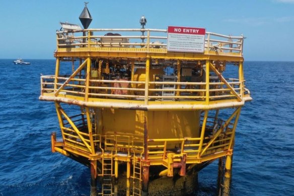 Woodside’s toxic risk oil tower slowly sinking near Ningaloo Reef