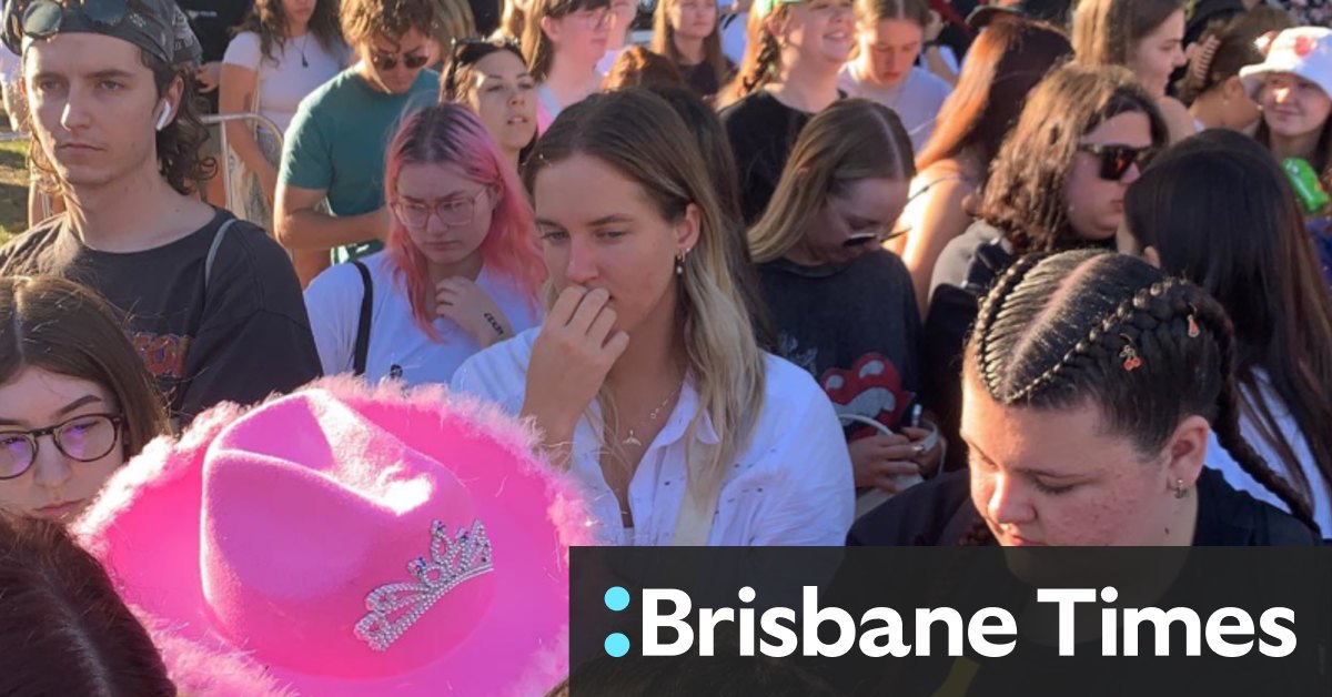 ‘Running, screaming, crying, panic attacks’: Chaos greets Harry Styles ...