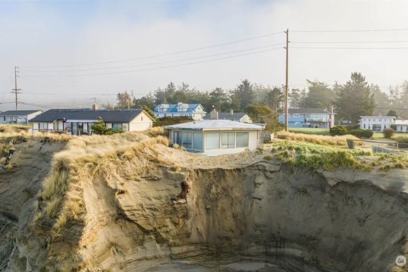 US real estate: House teetering on crumbling cliff seeks buyer in Oak ...
