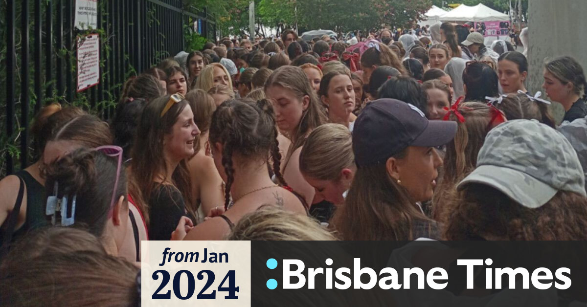 Louis Tomlinson wristband wait turns chaotic: ‘We were getting thrown ...