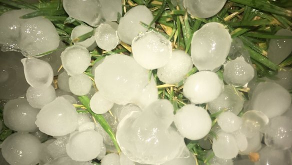 'Golf ball-sized' hail hits north-east of Perth during morning thunderstorm