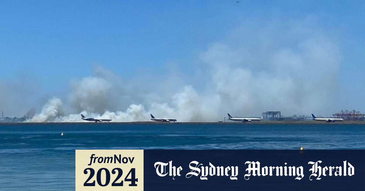 Sydney Airport fire: Qantas plane makes emergency landing after engine ...
