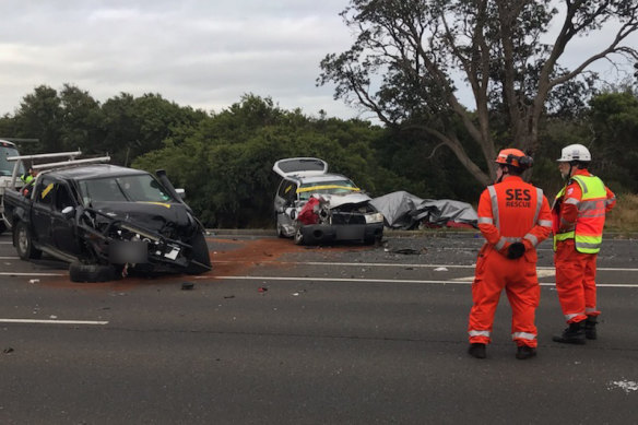 Nepean Highway crash: Driver killed in horror crash after car 'crosses ...