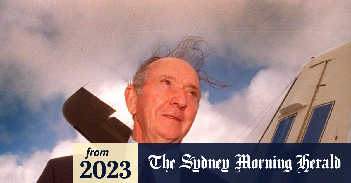 Australian aviation pioneer Max Hazelton dies aged 95