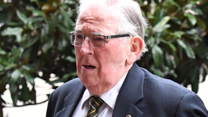 Former Ryde mayor Ivan Petch avoids jail time for blackmail offence