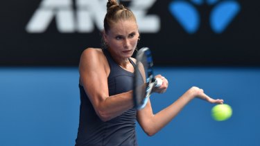 Australian Open 2015: Maria Sharapova saves two match points in win