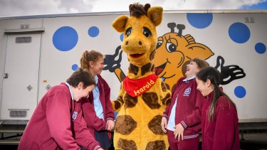 Healthy Harold the giraffe makes strides to teach dangers of ice