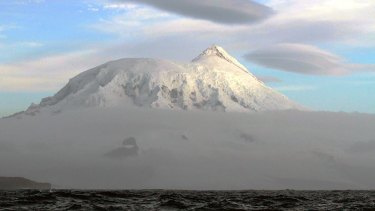 Dramatic Australian volcanic eruption captured on film