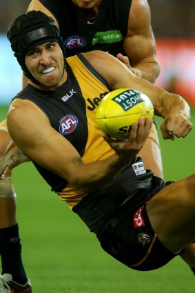AFL to trial new helmets in bid to make headway in fight against concussion