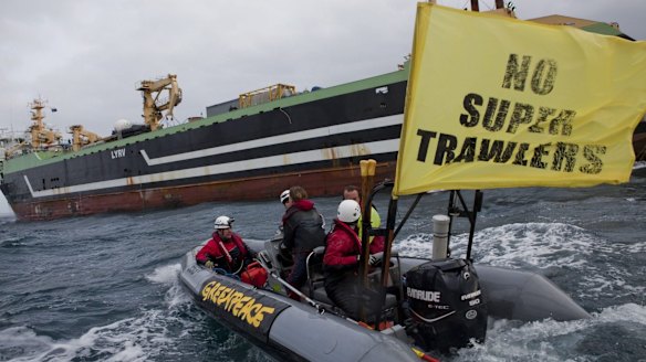 Super trawler proponents to bring controversial fishing vessel to Geelong