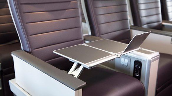 Airline review: United Airlines Boeing 787-9 Dreamliner, premium ...