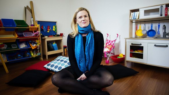 Therapist Debbie Seldon helps children recover from trauma of domestic ...