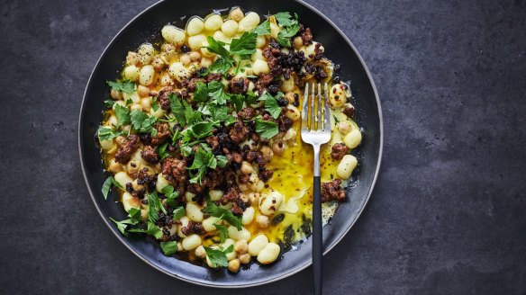 Saffron gnocchi with spiced lamb and currants
