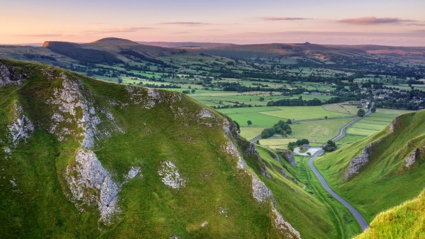 The Peak district and Derbyshire travel guide and things to do: Nine ...