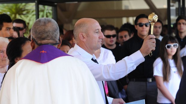 Family lobbies for permanent fence as government ponders Darling ...