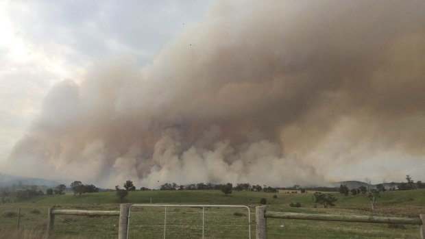 Victoria bushfires 2015: Burn-off anger as Lancefield fire rages out of ...