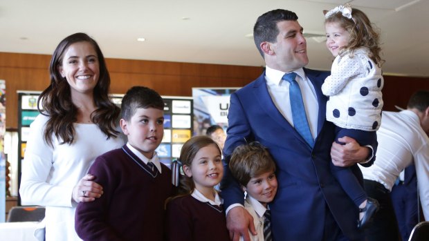 Cronulla Sharks hooker Michael Ennis to retire at end of 2016 NRL season