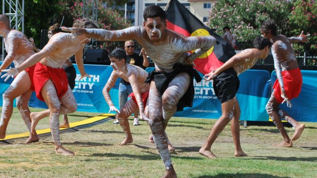 Australia Day 2016: hundreds march along Perth foreshore in Aboriginal ...