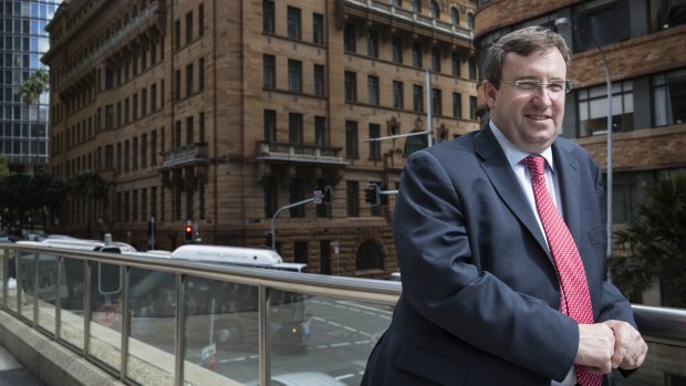 Investors hug cash despite plunging returns