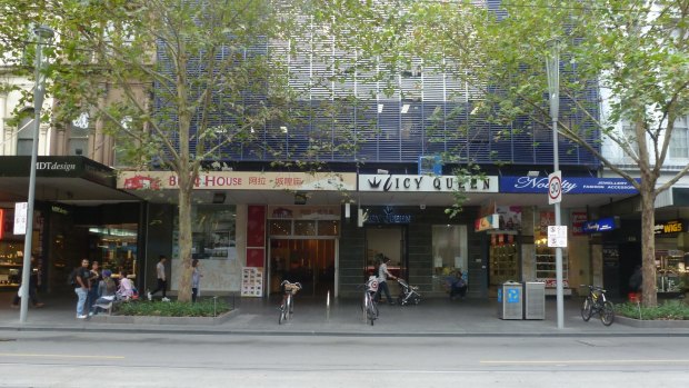 Retail giant Woolworths rolls out small convenience stores in Melbourne